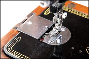 Singer 66 and Singer 99 slide plate – how to remove and replace it ...
