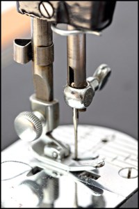 Which way round does the needle go in a vintage Singer sewing machine ...