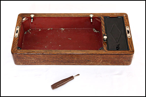 Singer base hinges | oldsingersewingmachineblog