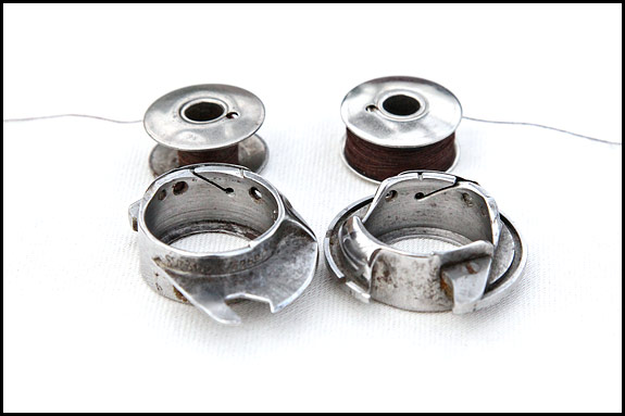 Which way round does the bobbin go in a vintage Singer ...