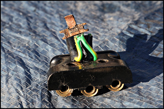 earthing a vintage Singer sewing machine | oldsingersewingmachineblog