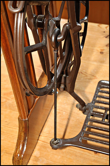 The Singer convertible treadle base and motor controller 194386 ...