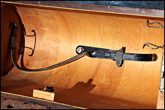 Knee lever machines | oldsingersewingmachineblog