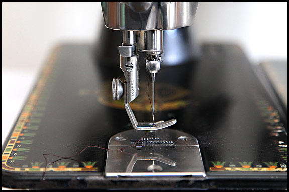 The back-clamp Singer 66 mystery … | oldsingersewingmachineblog